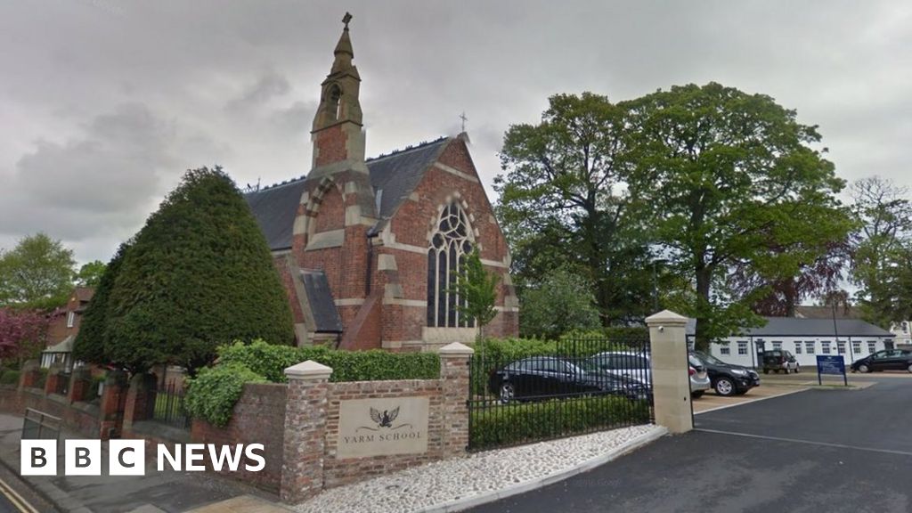 Yarm School: Teacher lied about experience and playing rugby - BBC News