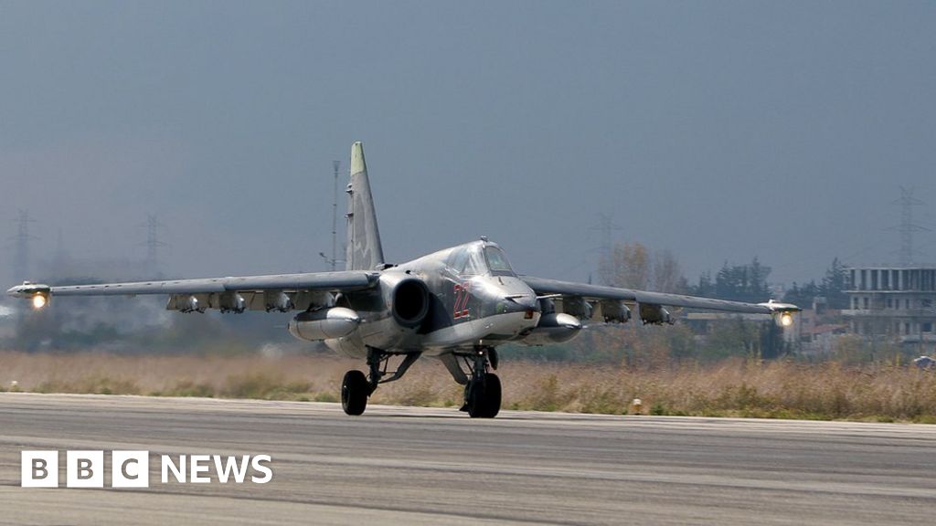 Syria war: US says flares fired at Russian jets