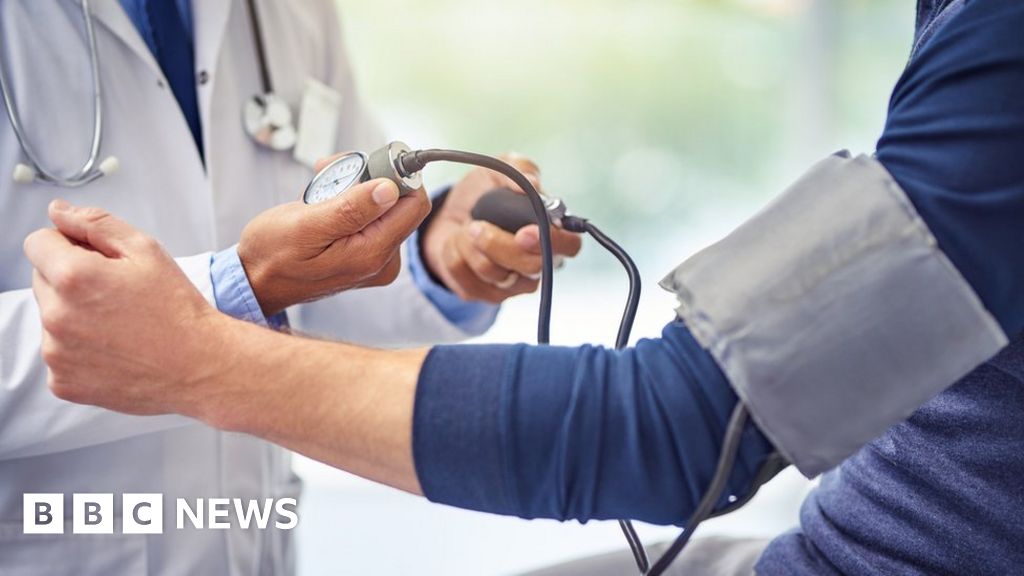 Patient 'rang 80 times' to get GP appointment - BBC News