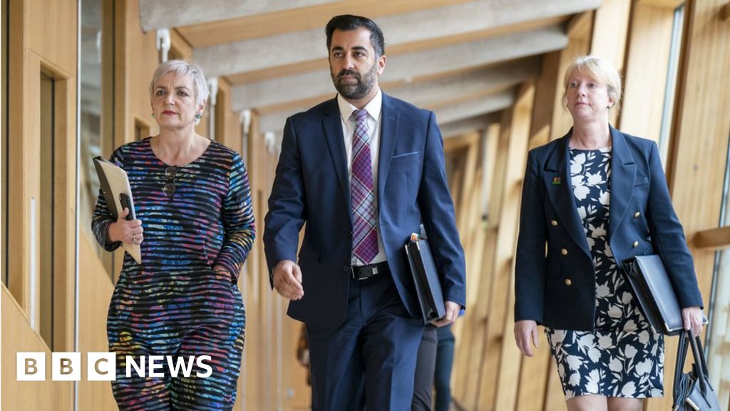 How easy will it be to clear Scottish postmasters? - BBC News