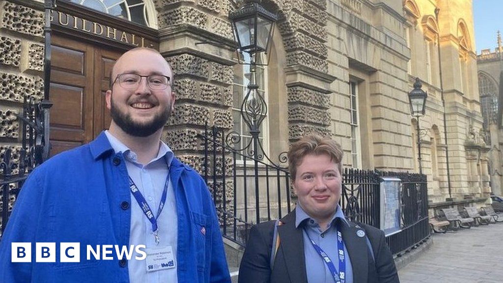 University of Bath students call for rents to be curbed - BBC News