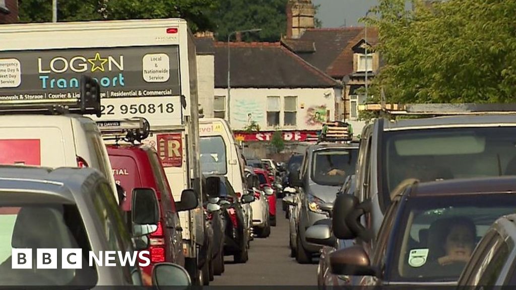 Extinction Rebellion: Cardiff protest 'creating carbon'