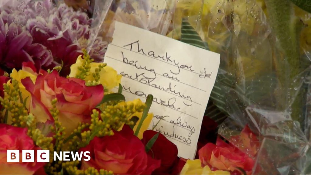 Queen Elizabeth II: Wales' remembers in messages and tributes