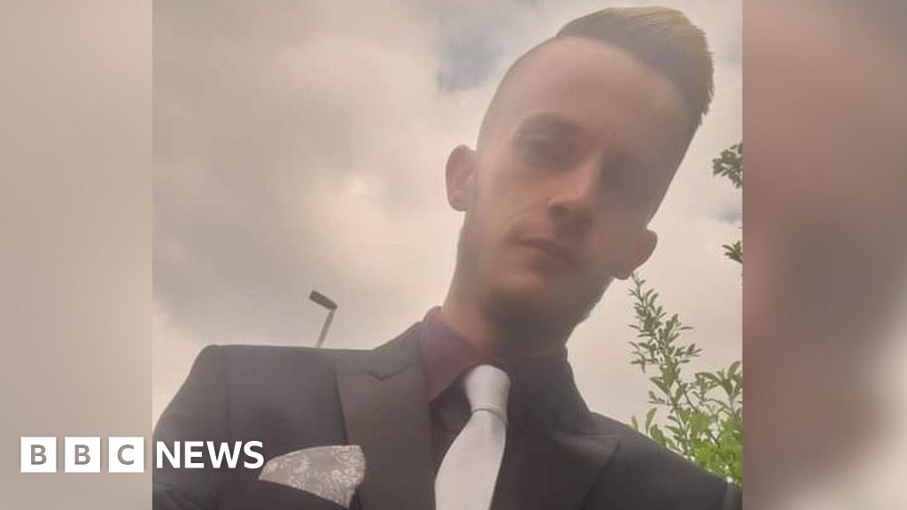 Murder charge after Somerset man, 24, dies in hospital - BBC News