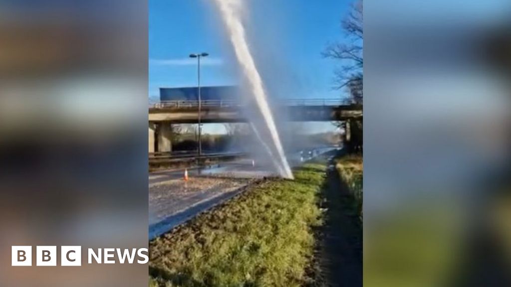 A1 Nottinghamshire: Burst main sends water shooting into air - BBC News