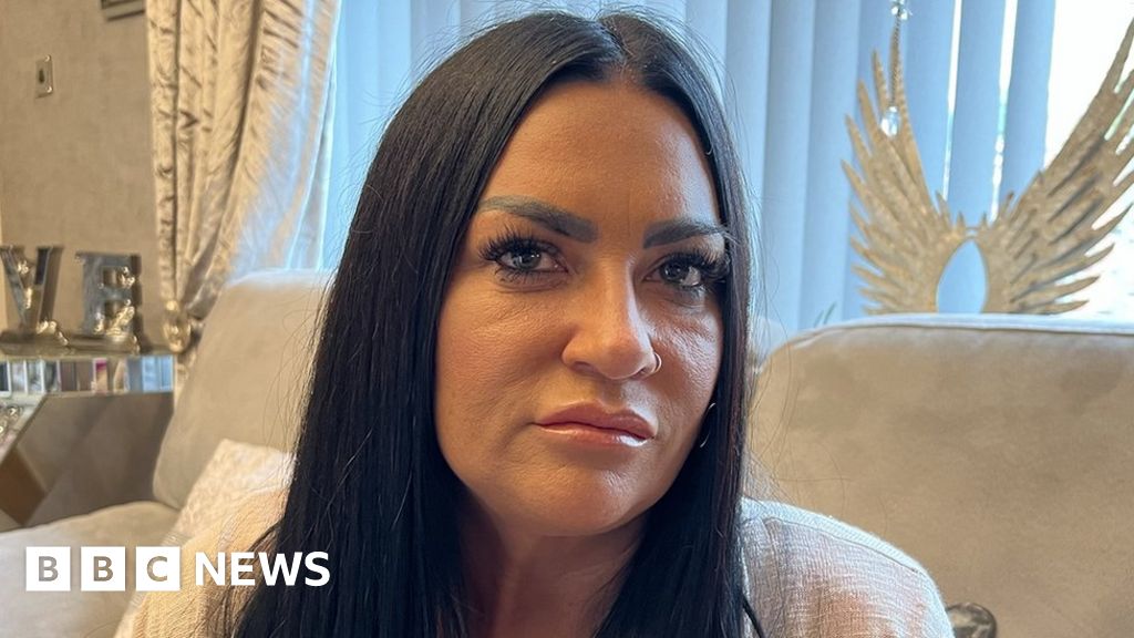 Cyprus crash death soldier's widow 'wants truth' - BBC News