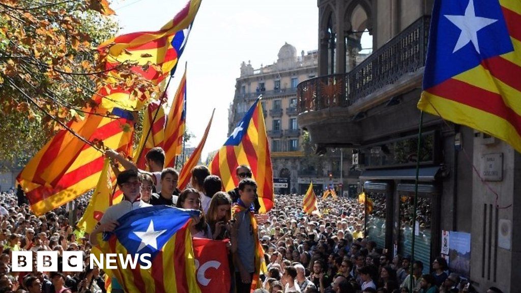 Catalonia referendum: Protests over raids to halt vote - BBC News