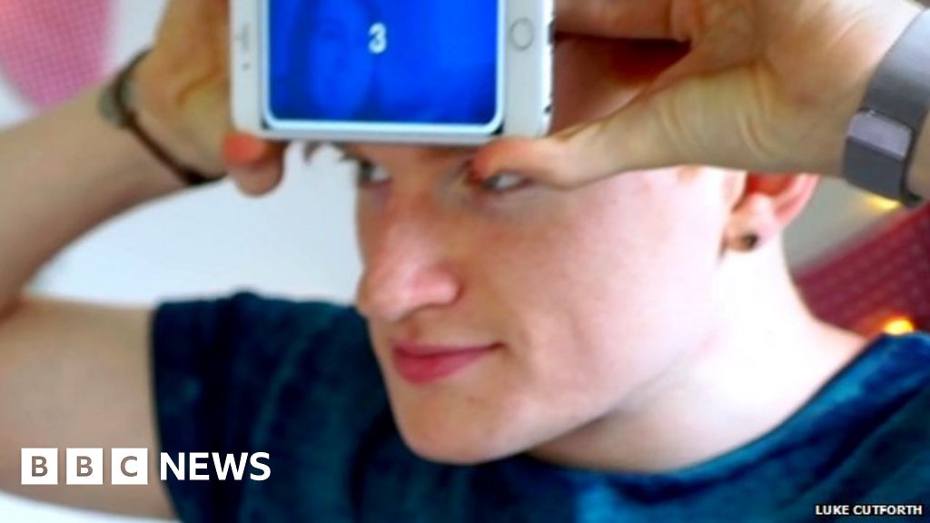 Vlogger advertising guidelines welcomed as 'good thing' - BBC News