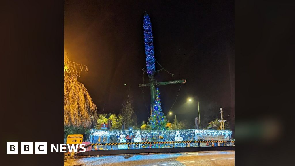 Crane named Lifty McShifty is fixing Matlock's flood defences - BBC News