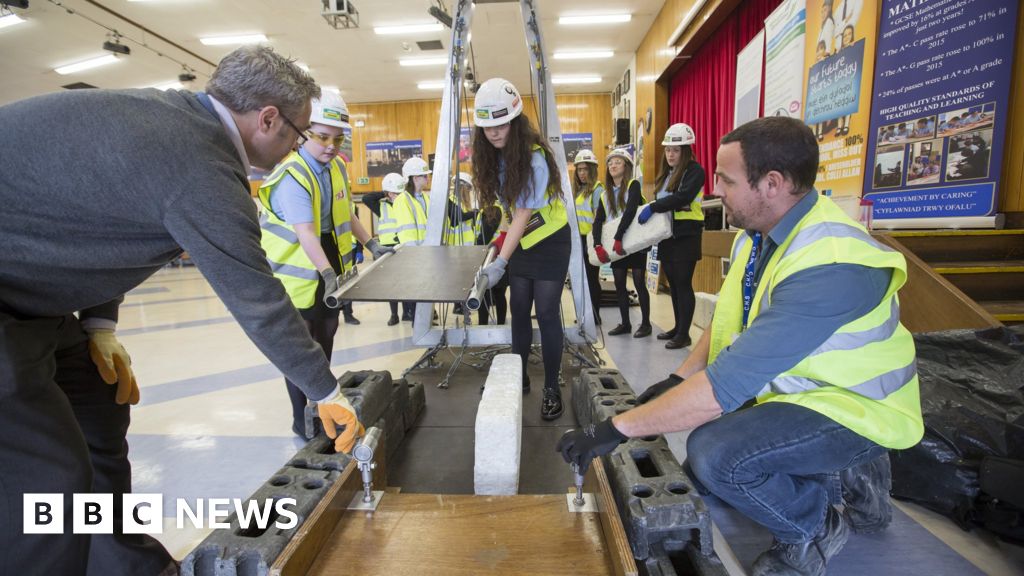 Careers Wales scheme to link schools and employers - BBC News
