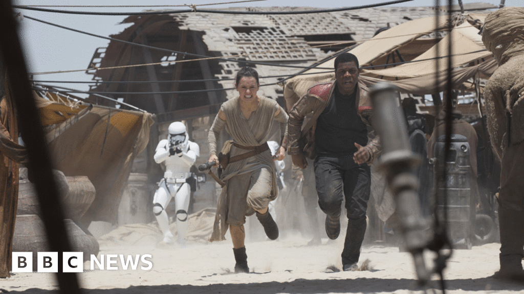UK early release of Star Wars movie offers tourism 'new hope' - BBC News