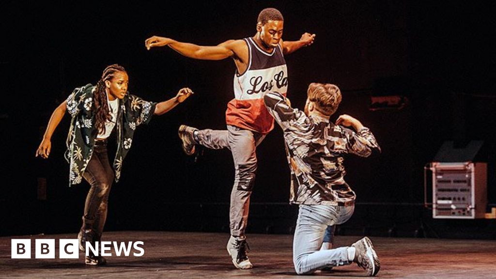 Flexing: The Brooklyn dance craze with a serious message - BBC News