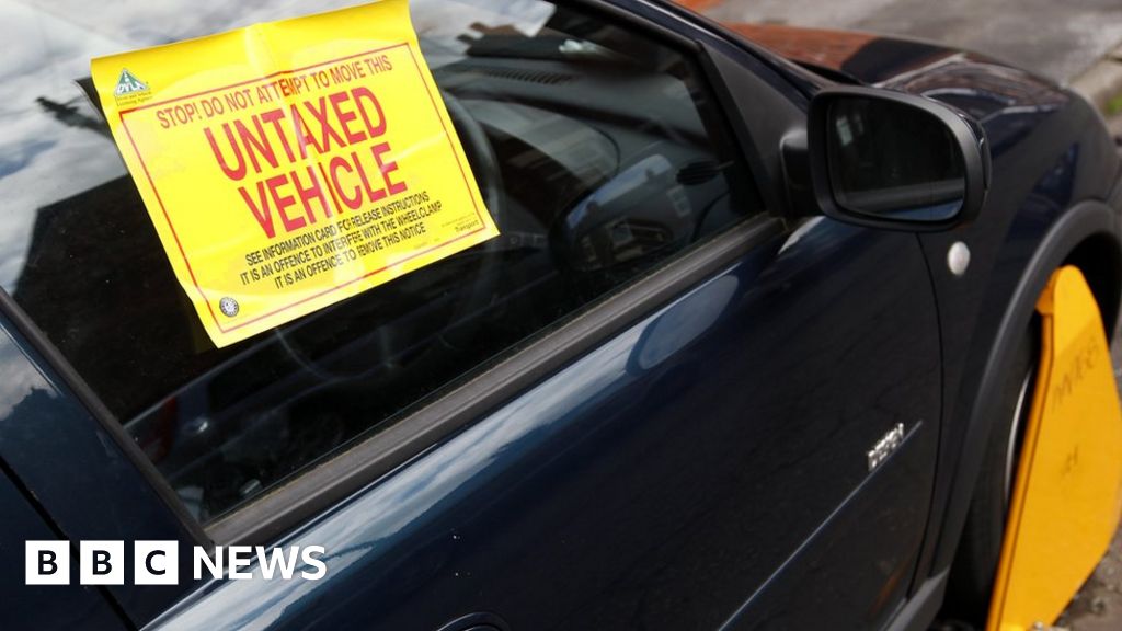 Police worker mistakenly fines himself over untaxed car - BBC News
