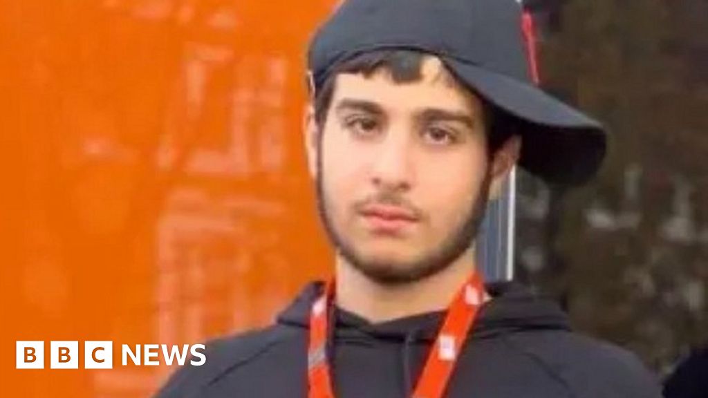 Edgware Road stabbing: Two more teens charged over KFC attack - BBC News