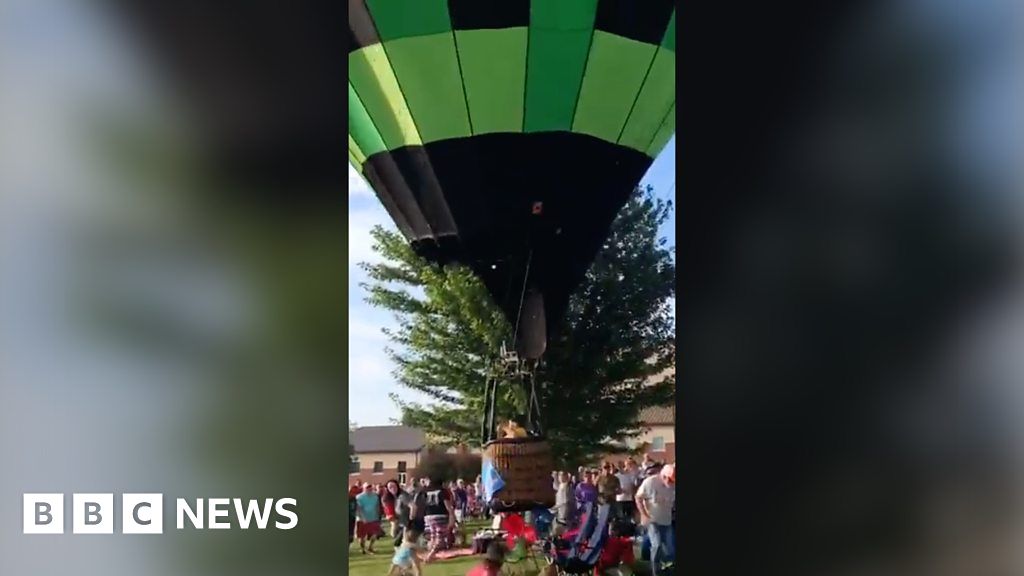 Wayward hot air balloon crashes into crowd - BBC News