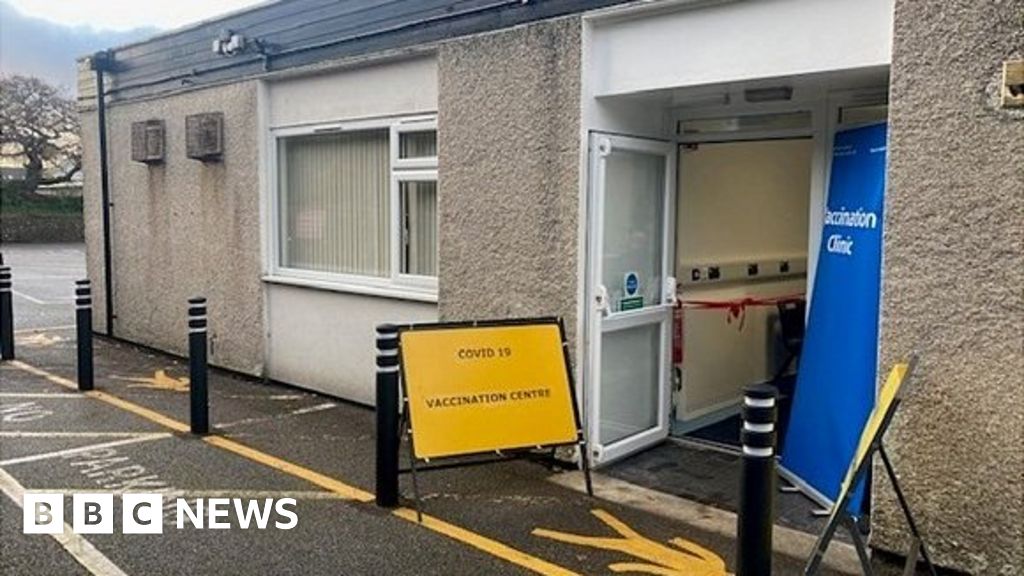 New Cornwall Covid-19 vaccination centre - BBC News