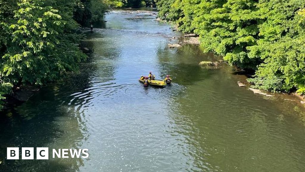 River Taff: One in hospital after Cardiff river search