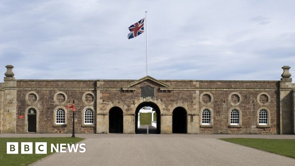 Soldier's daughter in Kenya denied UK visa - BBC News