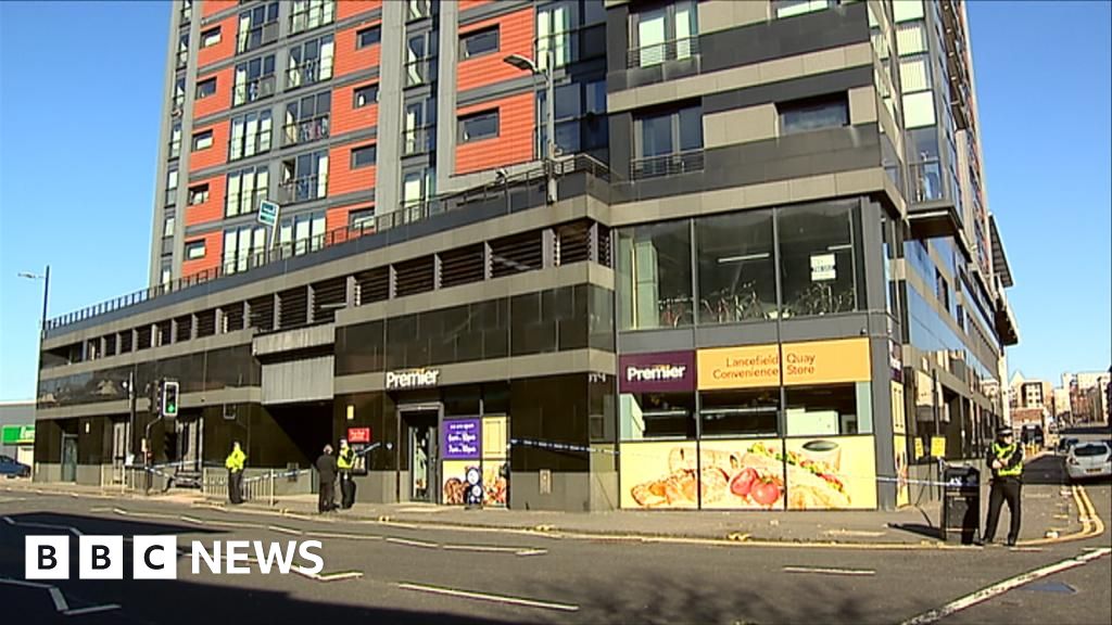 Three injured in 'large scale disturbance' in Glasgow - BBC News