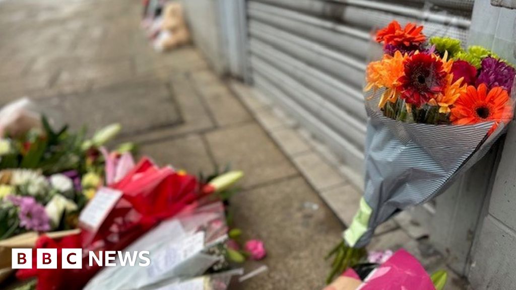 Hexham stabbing: Murder arrest after girl, 15, dies - BBC News