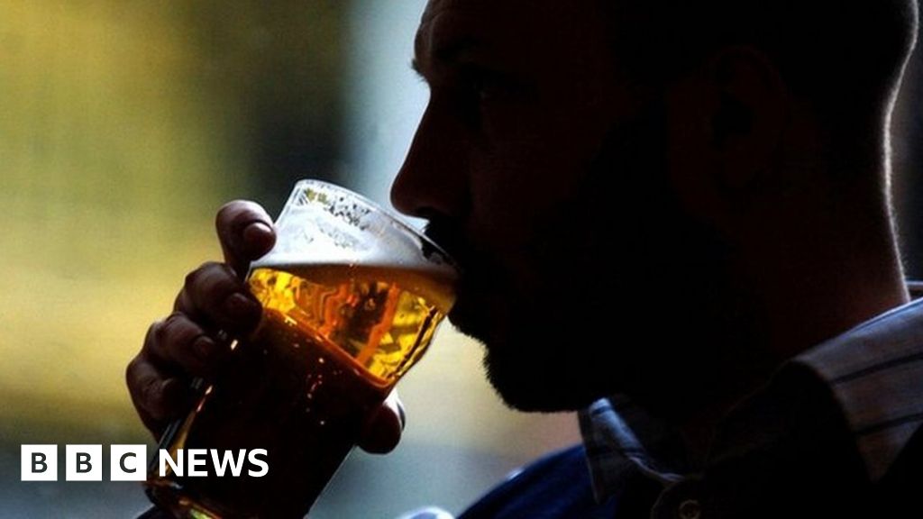 Covid: Pandemic alcohol abuse linked to depression rise
