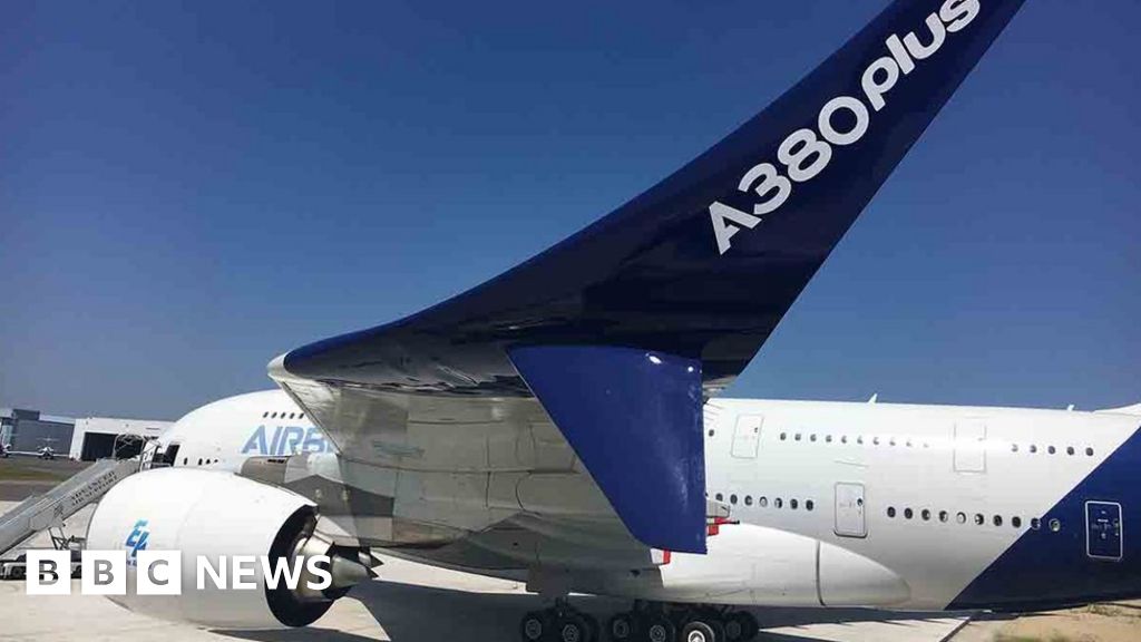 Airbus unveils 'more efficient' A380 jumbo - BBC News