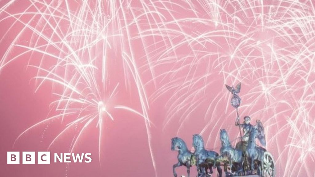 Global New Year celebrations - in 90 seconds - BBC News