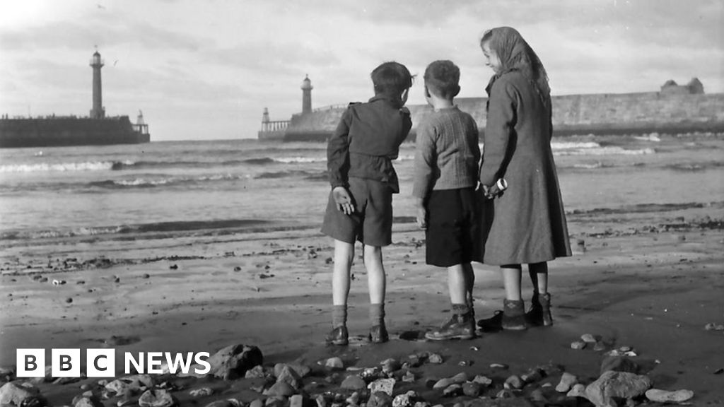 Whitby: John Tindale's sound and photo archive revealed - BBC News