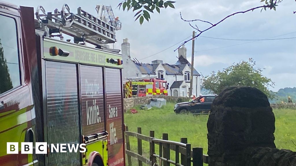 'Considerable smoke' as crews called to Duffield house fire - BBC News