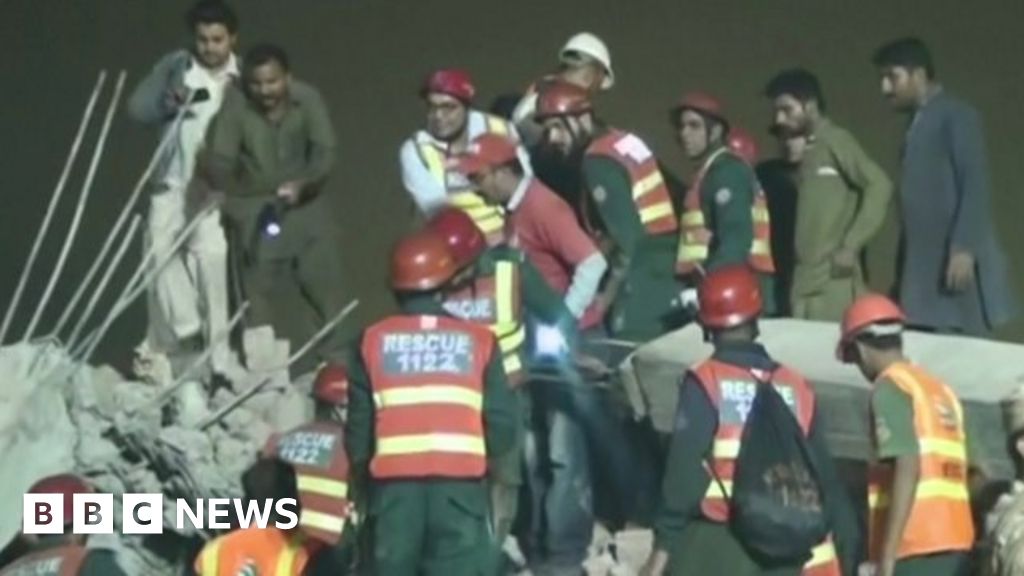 Factory collapses in Pakistan killing 'at least 16 people' - BBC News