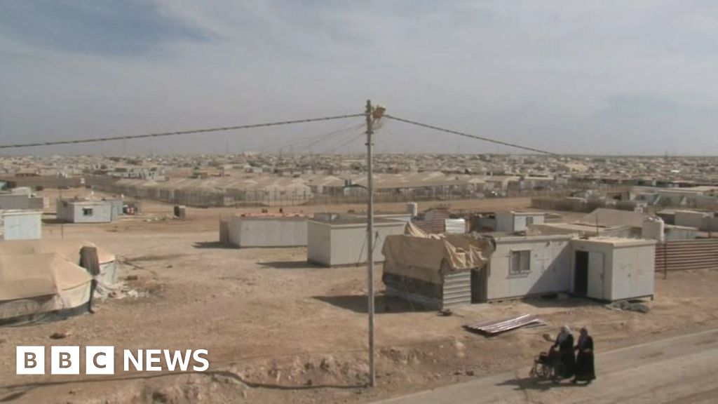 'Desperate' life of Syrians in refugee camps - BBC News