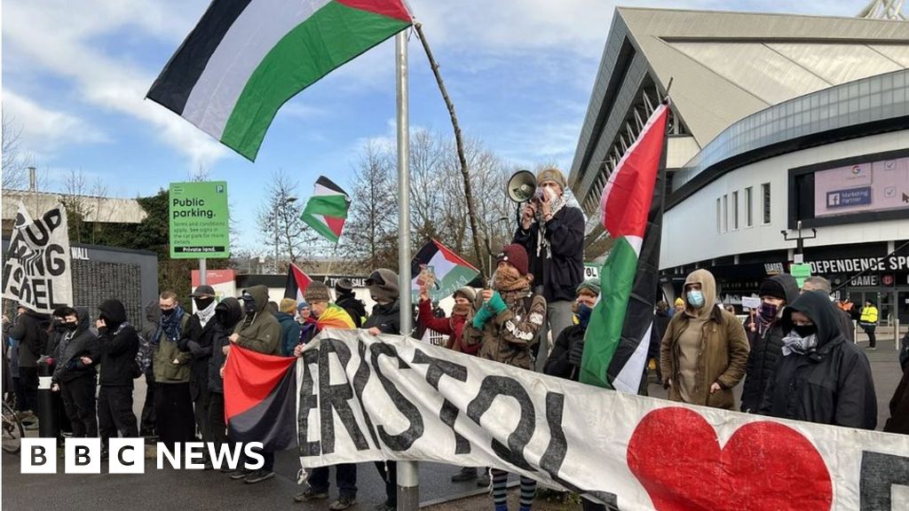Protest outside Ashton Gate Stadium 'arms fair' - BBC News