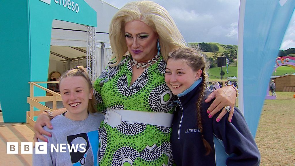 Eisteddfod: How inclusive is the Welsh language festival? - BBC News