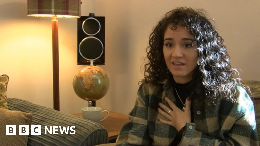 Leeds woman reveals 'trauma' of mental health detention - BBC News