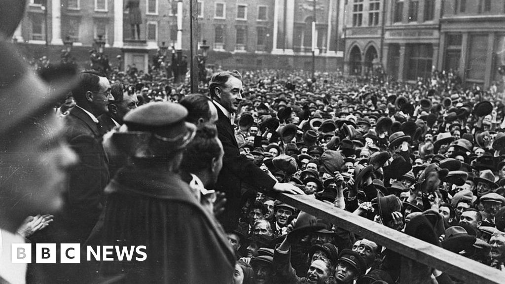 Irish Free State: Foundation marked 100 years on - BBC News