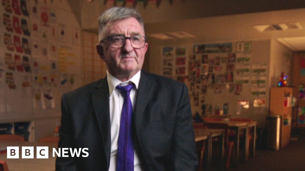 Russell Scott Primary School: Pupils paddling in sewage, head teacher says - BBC News