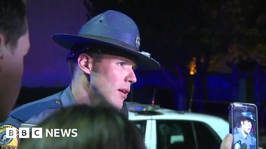 'Stay indoors, stay secure' - Burlington police - BBC News