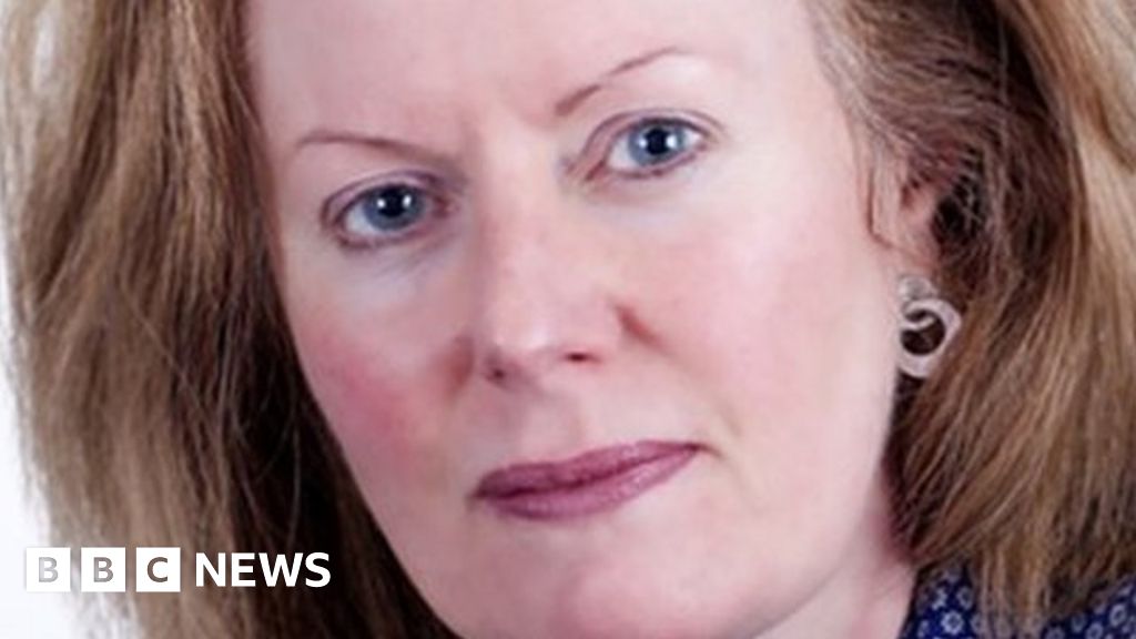 Jane Davidson to retire as chief executive of NHS Borders - BBC News