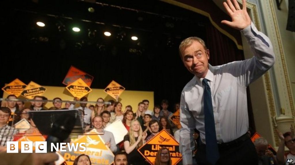 Lib Dem leader Tim Farron rallies party for 'comeback' - BBC News