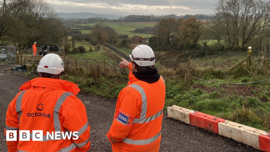 Landslip at Crewkerne railway tunnel closes track