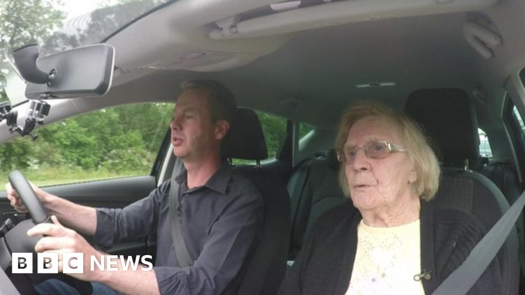 UK's 'oldest instructor' giving driving lessons since 1938 - BBC News