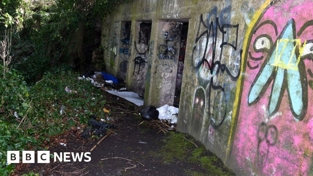 Salford torso find: Men arrested on suspicion of murder - BBC News