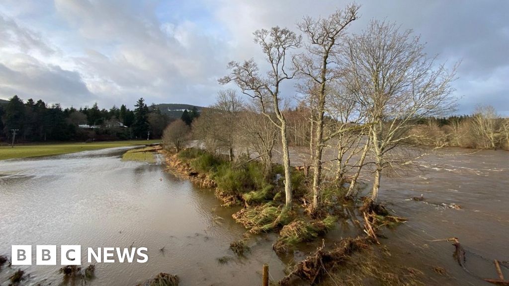 Flooding after heavy rain and melting snow in north east of Scotland ...