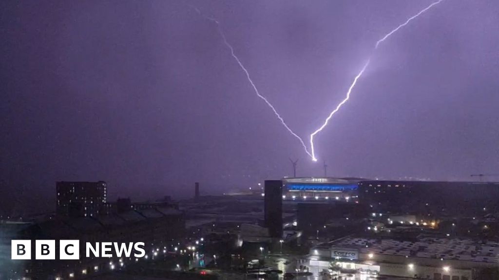 Liverpool lightning: Dramatic strike near Everton's new stadium - BBC News