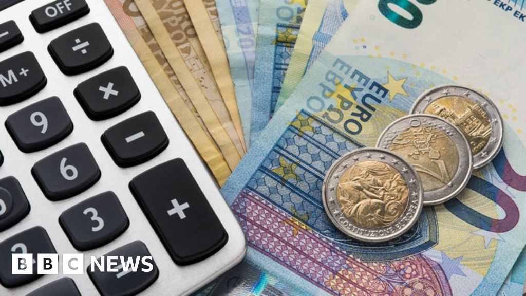 Brexit mitigation measures announced in Irish budget - BBC News