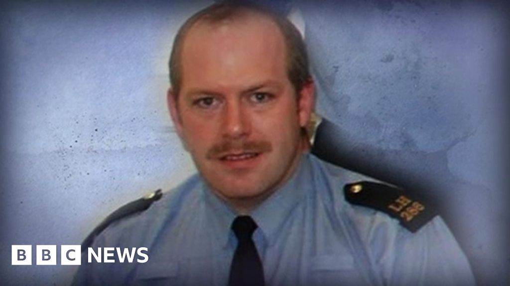 Garda Tony Golden inquest: Officer 'shot five times' - BBC News