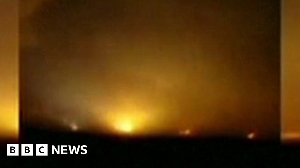 Mobile footage of missile strike in Syria - BBC News
