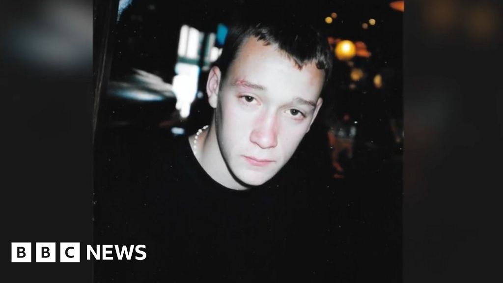 Drug laws: The mother campaigning for decriminalisation - BBC News