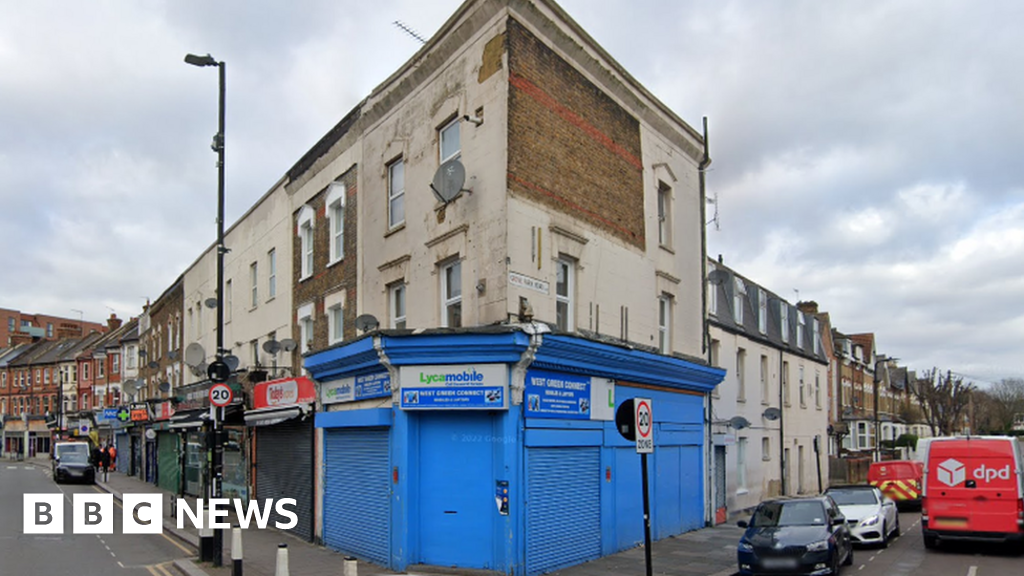 Woman, 24, seriously injured in Tottenham shooting - BBC News