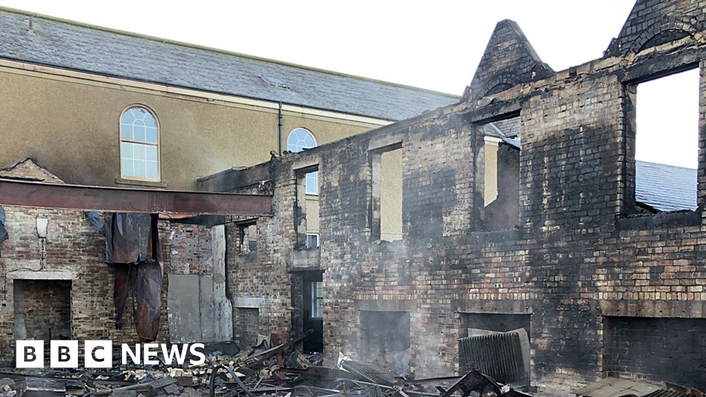 Peebles High School pupils return to classroom after major fire - BBC News